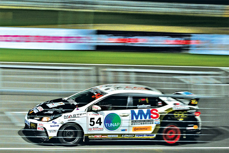 "เอิร์ธ-โมโม่" ข้ามทะเลตะลุย Netz Cup Vitz Race ญี่ปุ่น-