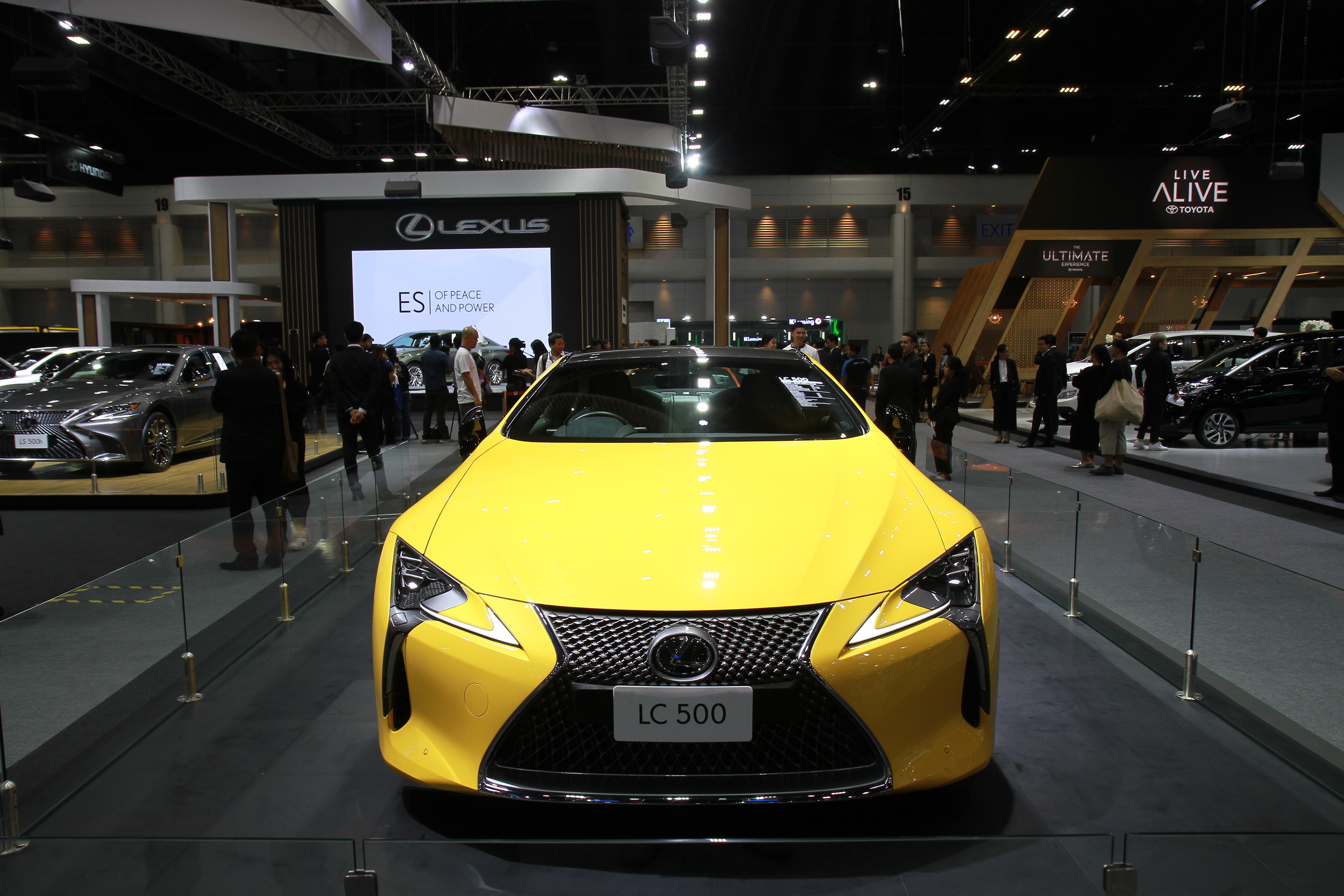 ครั้งแรกในไทย เลกซัส RC โฉมใหม่