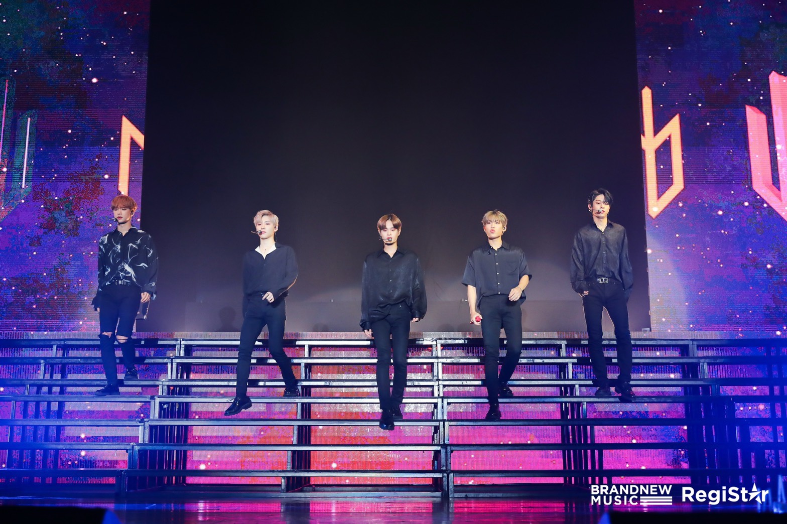 5 หนุ่มสุดคิ้วท์ AB6IX เสิร์ฟความฟิน จัดหนักความสนุกให้ ABNEW ชาวไทยแบบเต็มอรรถรส