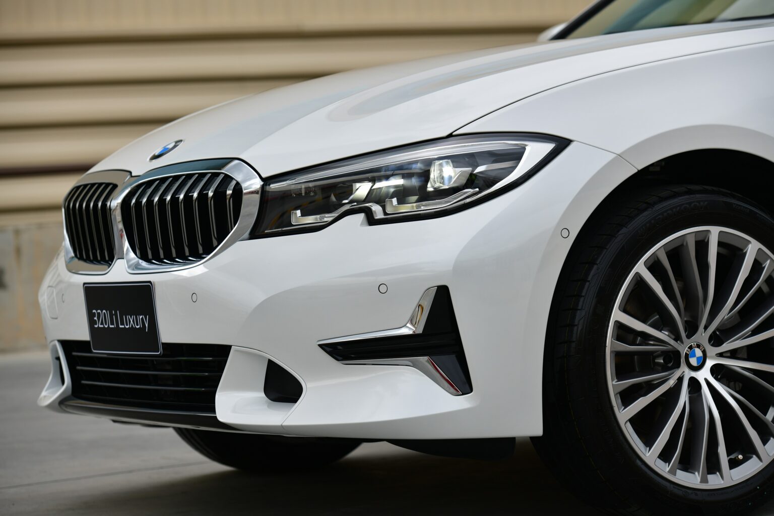 บีเอ็มดับเบิลยู 320Li Luxury ลอง วีลเบส...โอ่โถง...โอ่อ่า