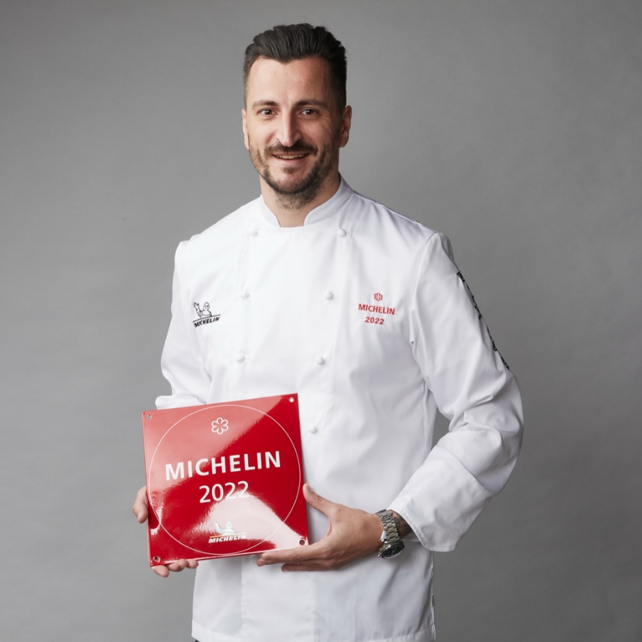 Blue by Alain Ducasse คว้ามิชิลินสตาร์ติดต่อกันเป็นปีที่สอง