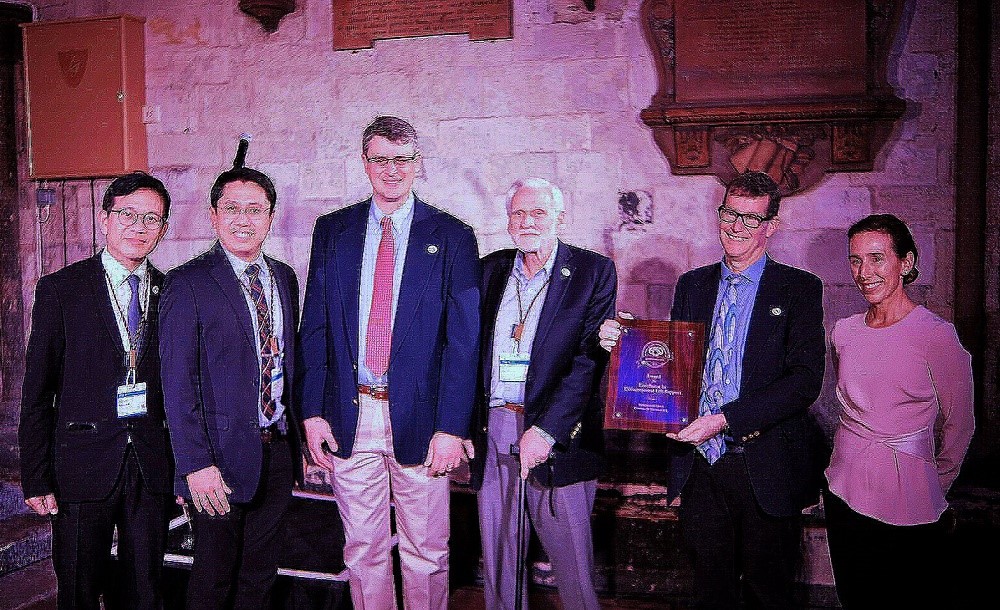 รพ.หัวใจกรุงเทพ คว้ารางวัลรางวัล ELSO Award of Excellence in ...