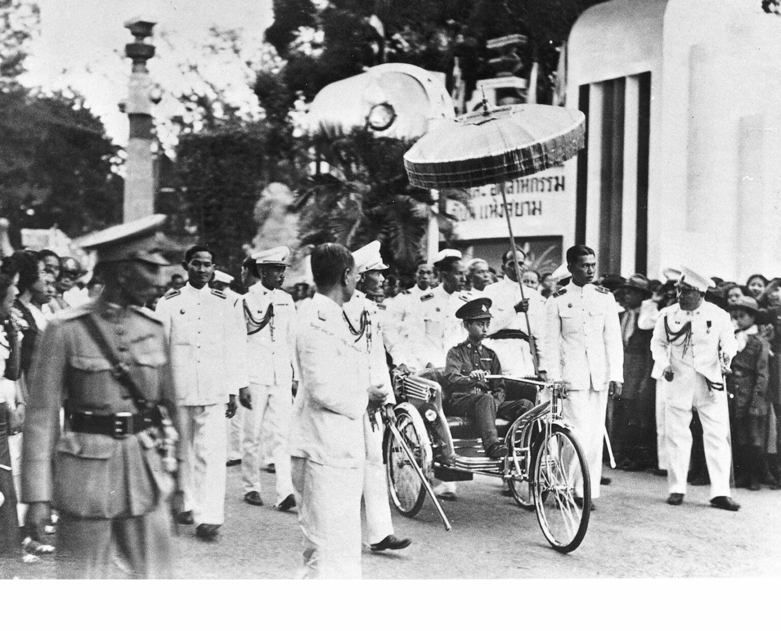 พระราชประวัติ พระบาทสมเด็จพระปรเมนทรมหาอานันทมหิดล รัชกาลที่ 8