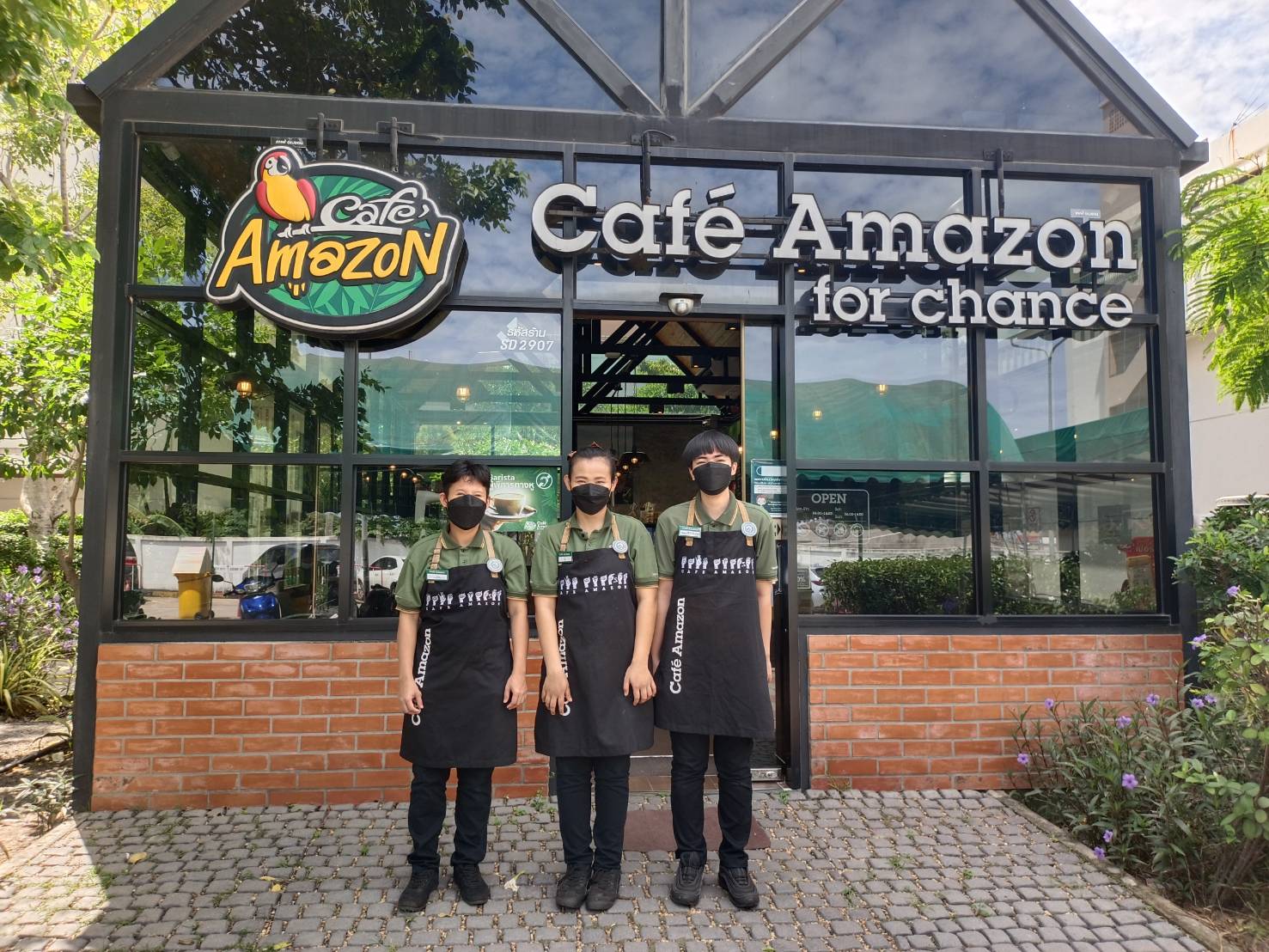 ไทยออยล์ สร้างอาชีพช่วยผู้พิการทางหู เป็นบาริสต้าที่คาเฟ่ อเมซอน