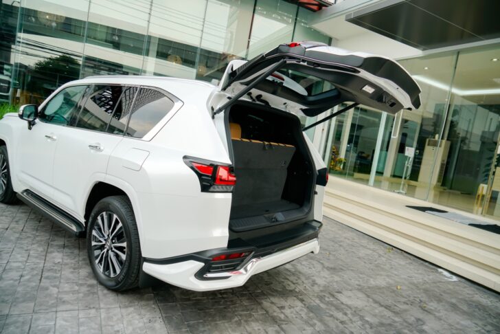 มาแล้ว!! อีตั้น เสริมทัพ SUV หรู LEXUS LX 600 รับรถได้เลย