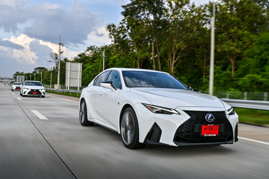 Lexus ES 350h เเรง หรูหรา อย่างมีเอกลักษณ์