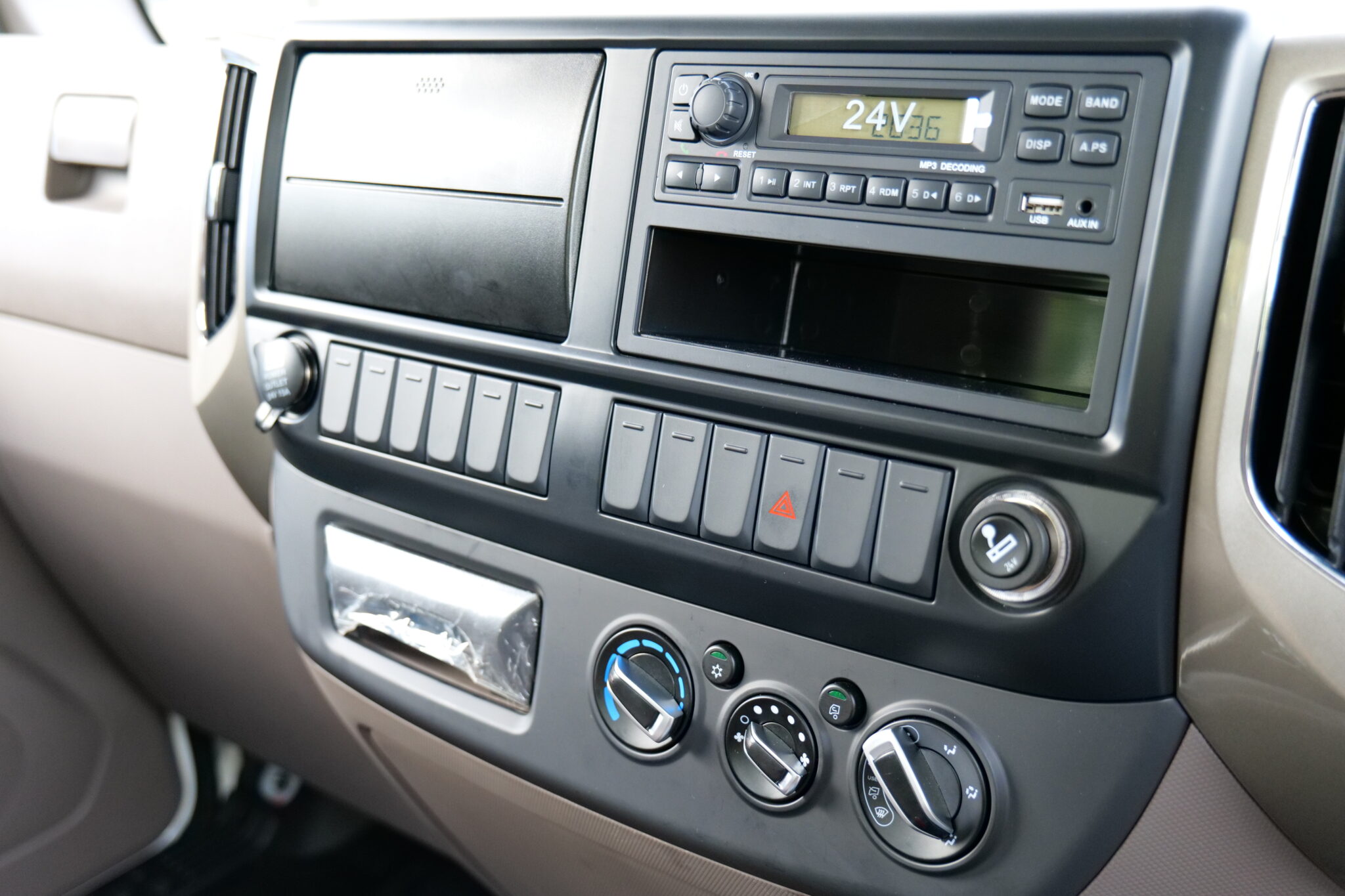 ซีพี โฟตอน ลุยส่งมอบ Aumark iBlue 85 รถบรรทุก 6 ล้ออีวี ธันวาคมนี้