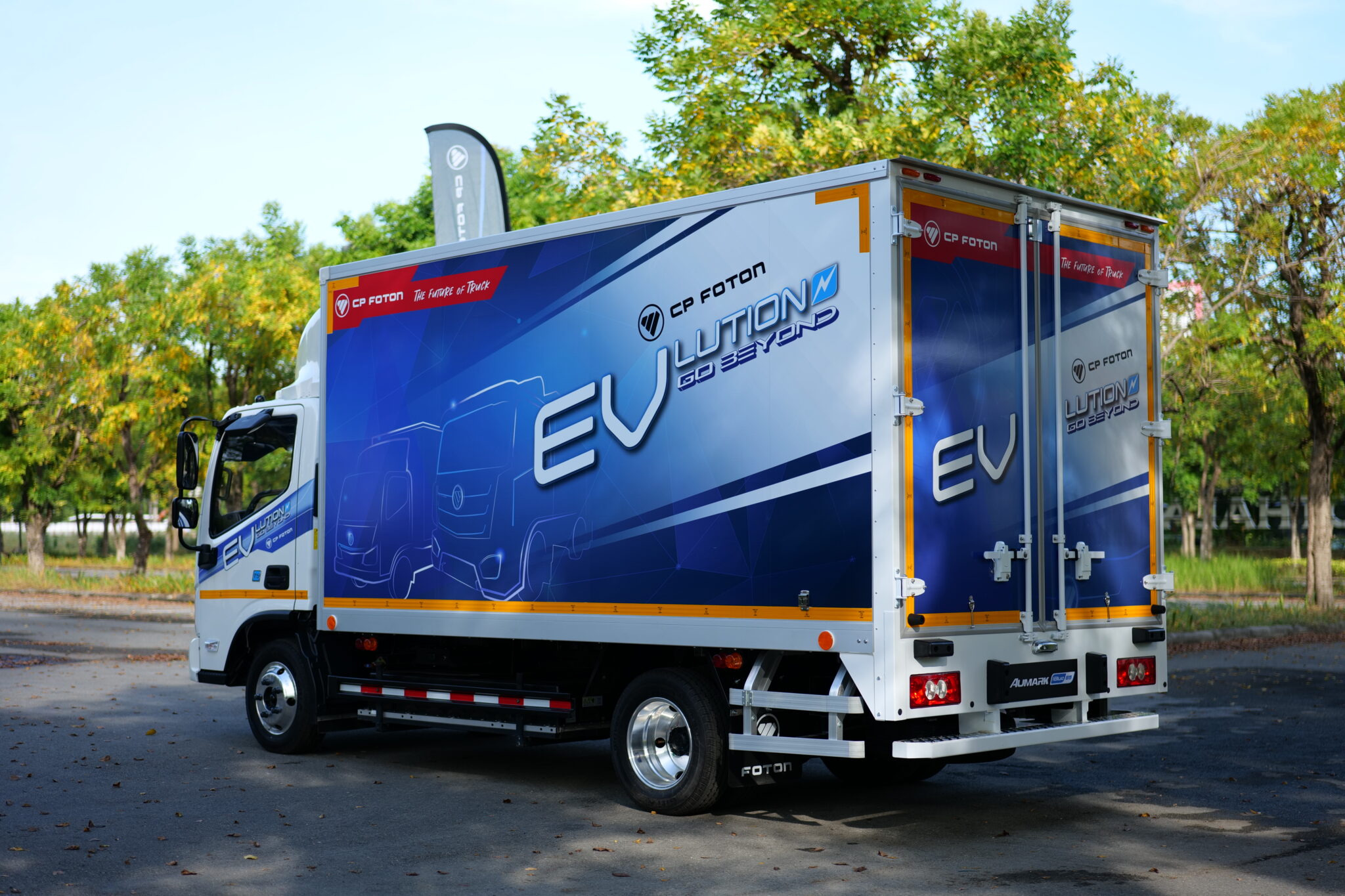 ซีพี โฟตอน ลุยส่งมอบ Aumark iBlue 85 รถบรรทุก 6 ล้ออีวี ธันวาคมนี้