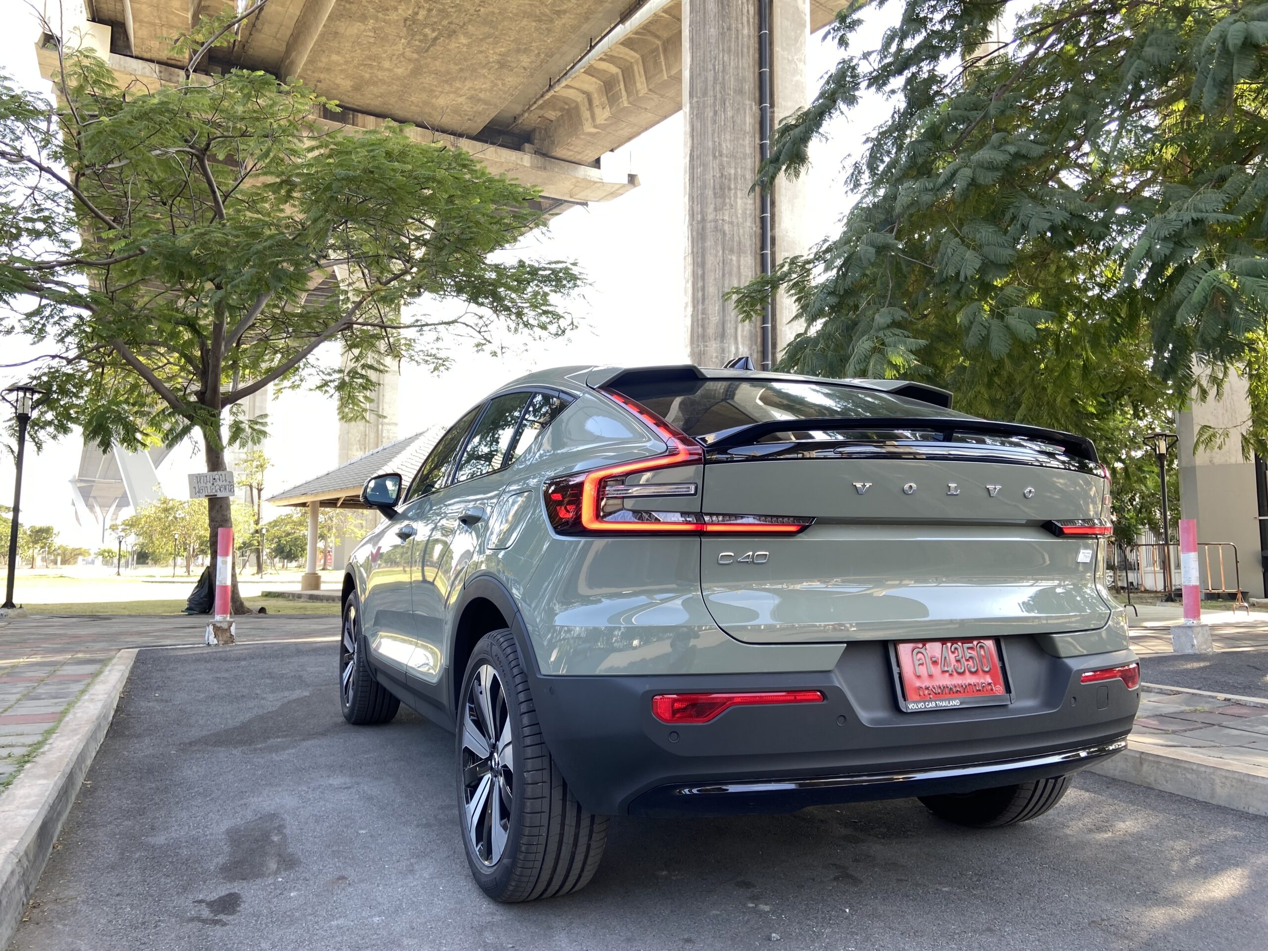 Volvo C40 Recharge (อีวี) หล่อ...ยันคนขับ