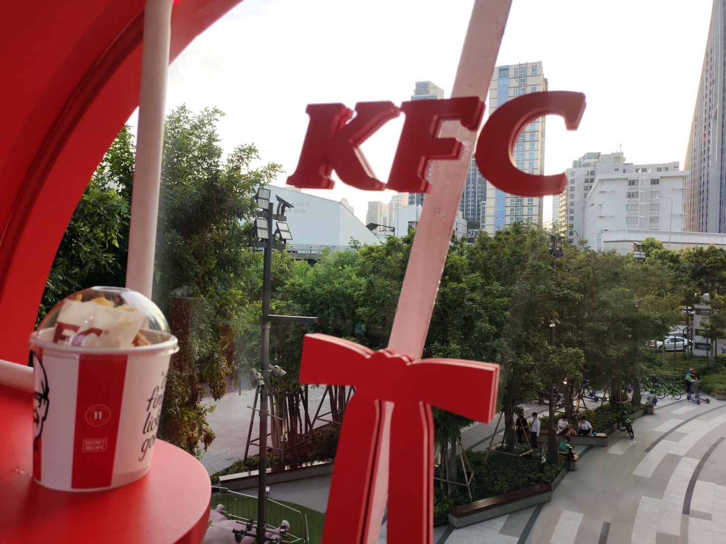 วาเลนไทน์ 2566 คนโสดไม่ต้องกลัวเหงา KFC ชวนนั่งชิงช้าสวรรค์กลางกรุง