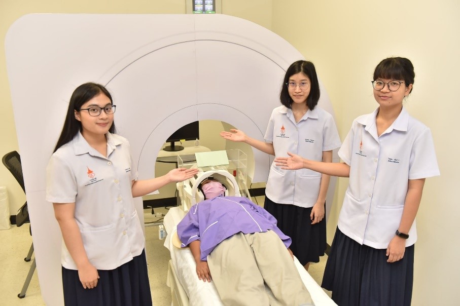 เปิดผลงานวิจัยชนะเลิศ เครื่อง MRI mock-scanner ช่วยลดการเคลื่อนไหว ...