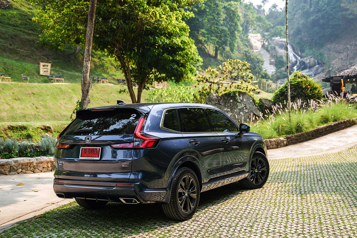 HONDA CR-V 2 รุ่น 2 สไตล์ แต่เทใจให้คันนี้ e:HEV
