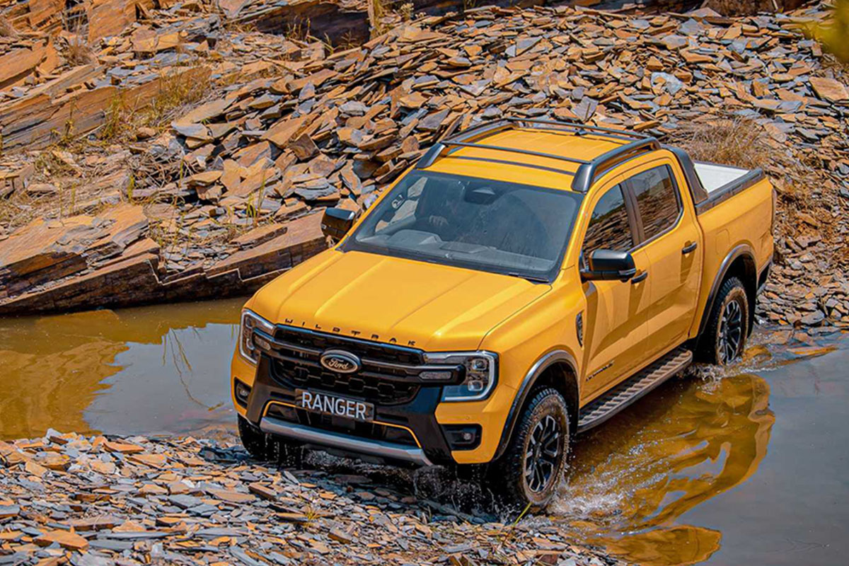 Ford Wildtrak X เสียบกลาง Wildtrak กับ Raptor