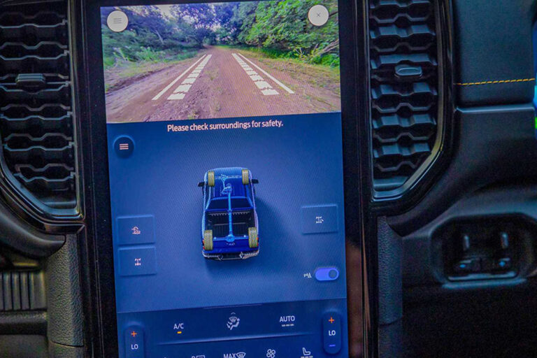 Ford Wildtrak X เสียบกลาง Wildtrak กับ Raptor