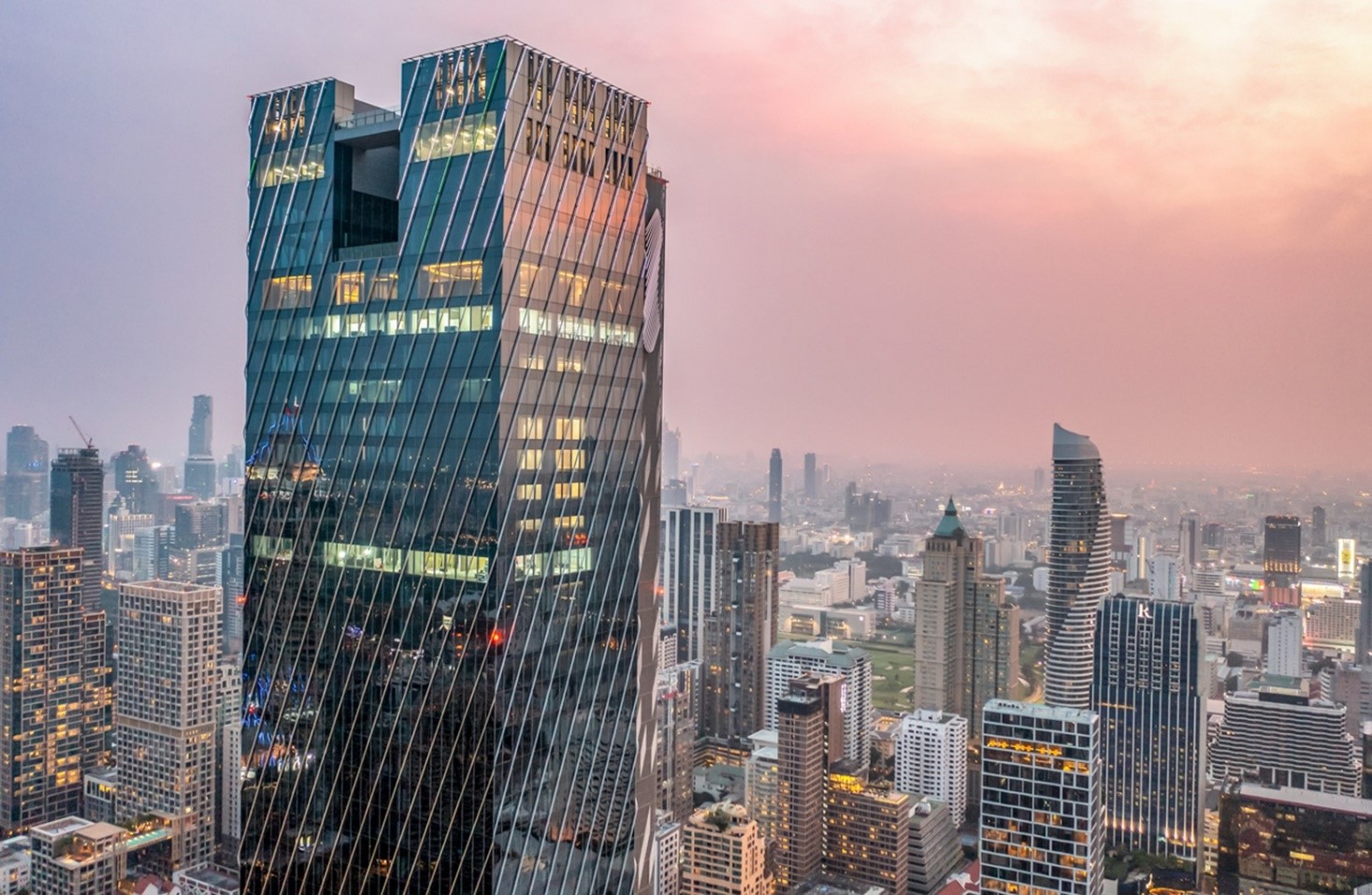 "OCC" อาคารออฟฟิศสูงสุดในไทย ออกแบบสุดครีเอต ภายใต้คอนเซ็ปต์ "REIMAGINE YOUR WORLD"