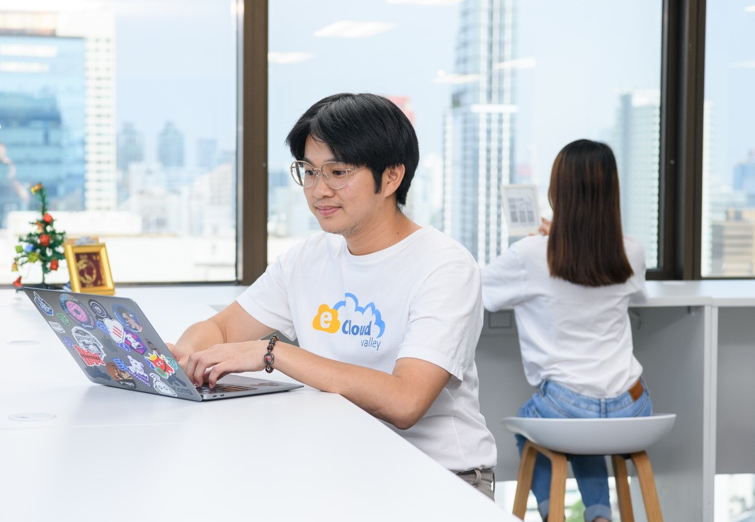 บุกออฟฟิศองค์กรคนรุ่นใหม่ “eCloudvalley” ผู้ให้บริการ Cloud Managed ...
