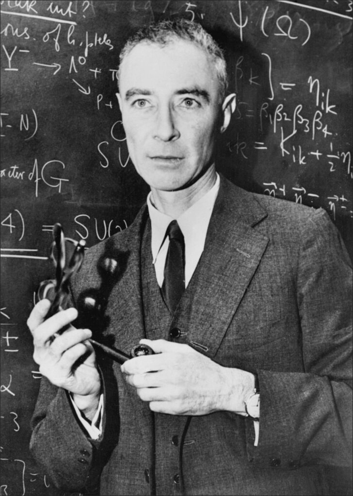 Oppenheimer ชีวิตจริงของบิดาระเบิดปรมาณู ผู้สร้างอาวุธทำลายล้างโลก