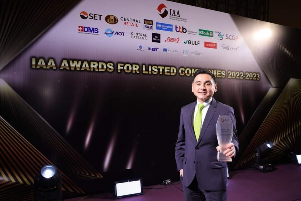 AIS ยืนหนึ่ง คว้า 3 รางวัลใหญ่ CEO-CFO-IR ยอดเยี่ยม