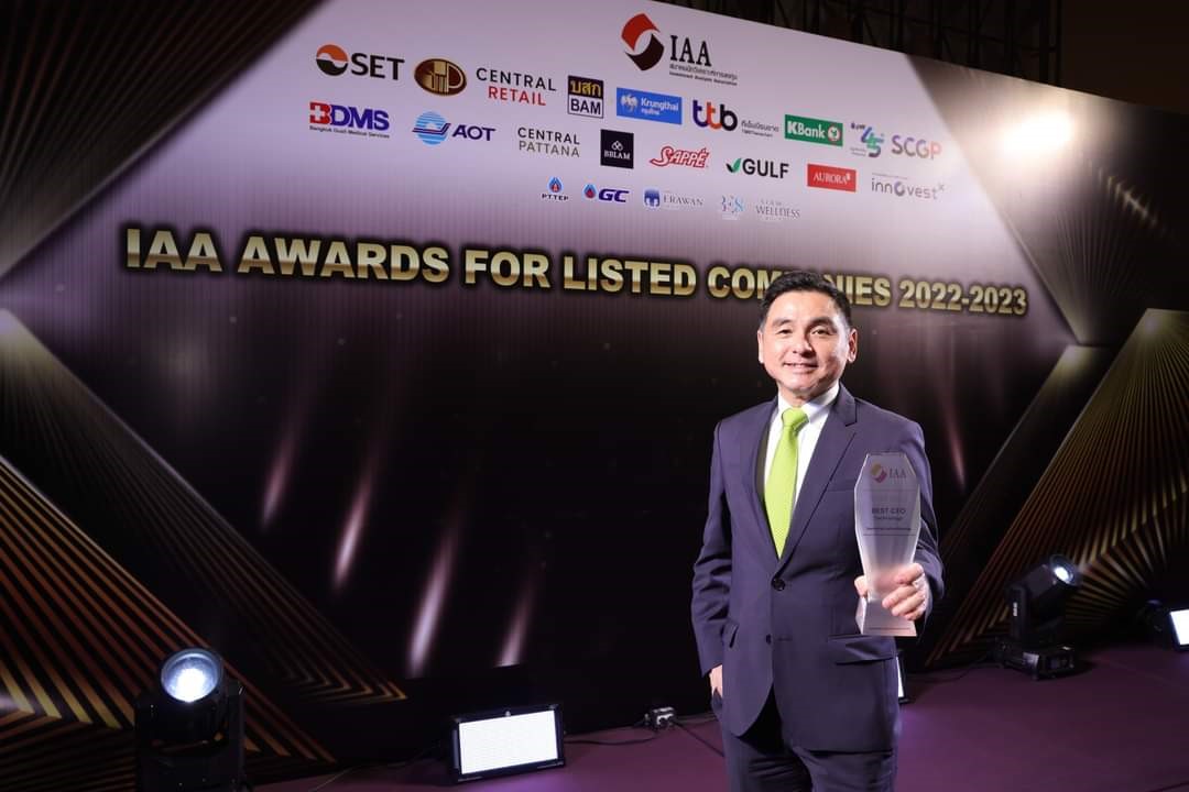 AIS ยืนหนึ่ง คว้า 3 รางวัลใหญ่ CEO-CFO-IR ยอดเยี่ยม