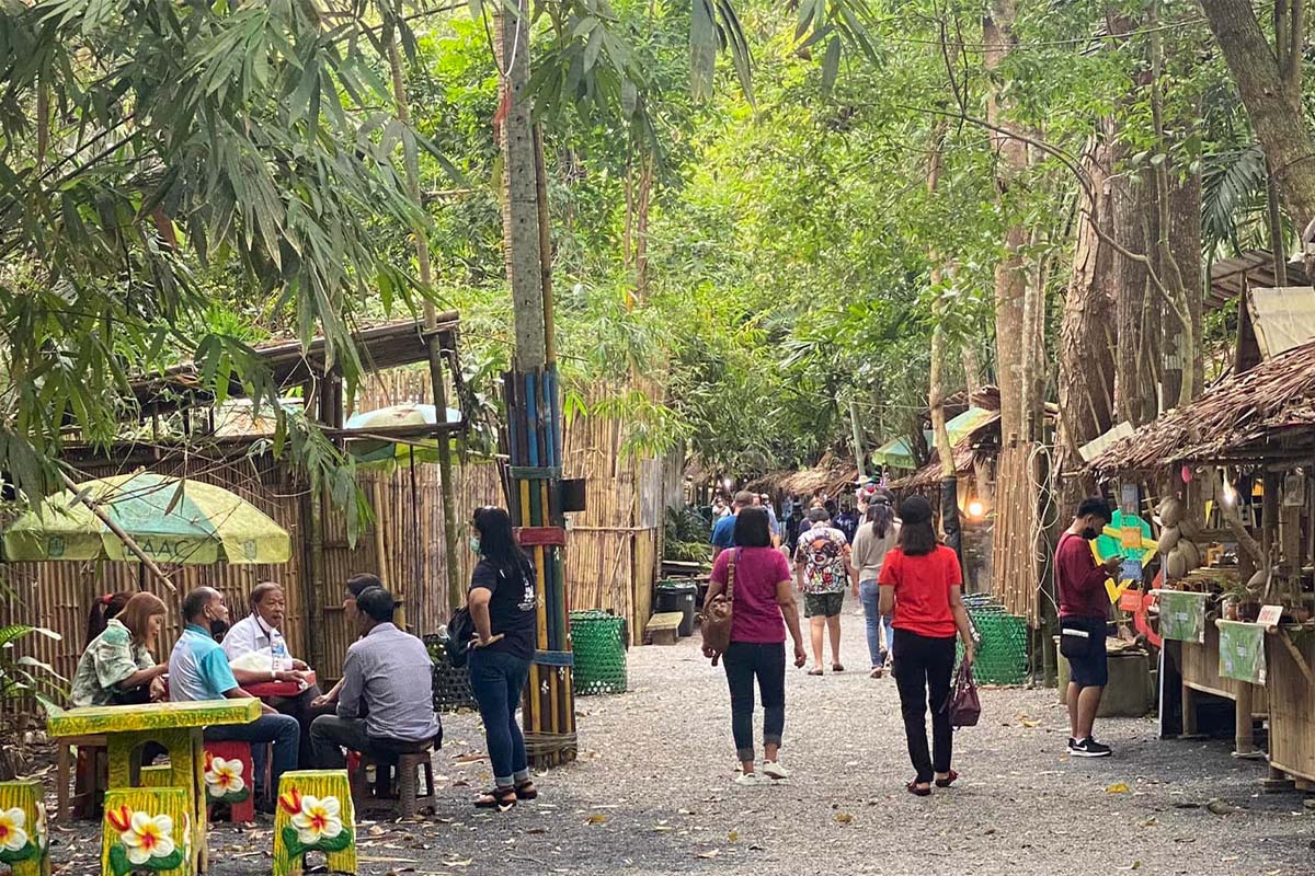 มาเลย์-สิงคโปร์ ทะลักพัทลุง ชอบทัวร์ล่องแก่ง-กินข้าวขาหมู