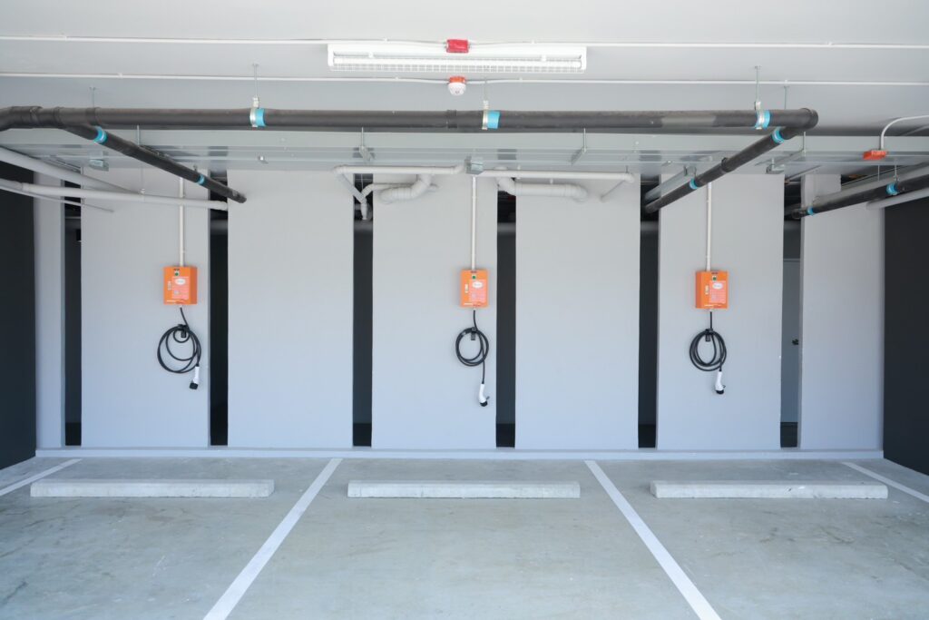 ASW ผนึก MEA ติดตั้งอีวีชาร์จเจอร์ รับเทรนด์รถไฟฟ้า EV ประเดิมในคอนโด “แอทโมซ โอเอซิส อ่อนนุช”