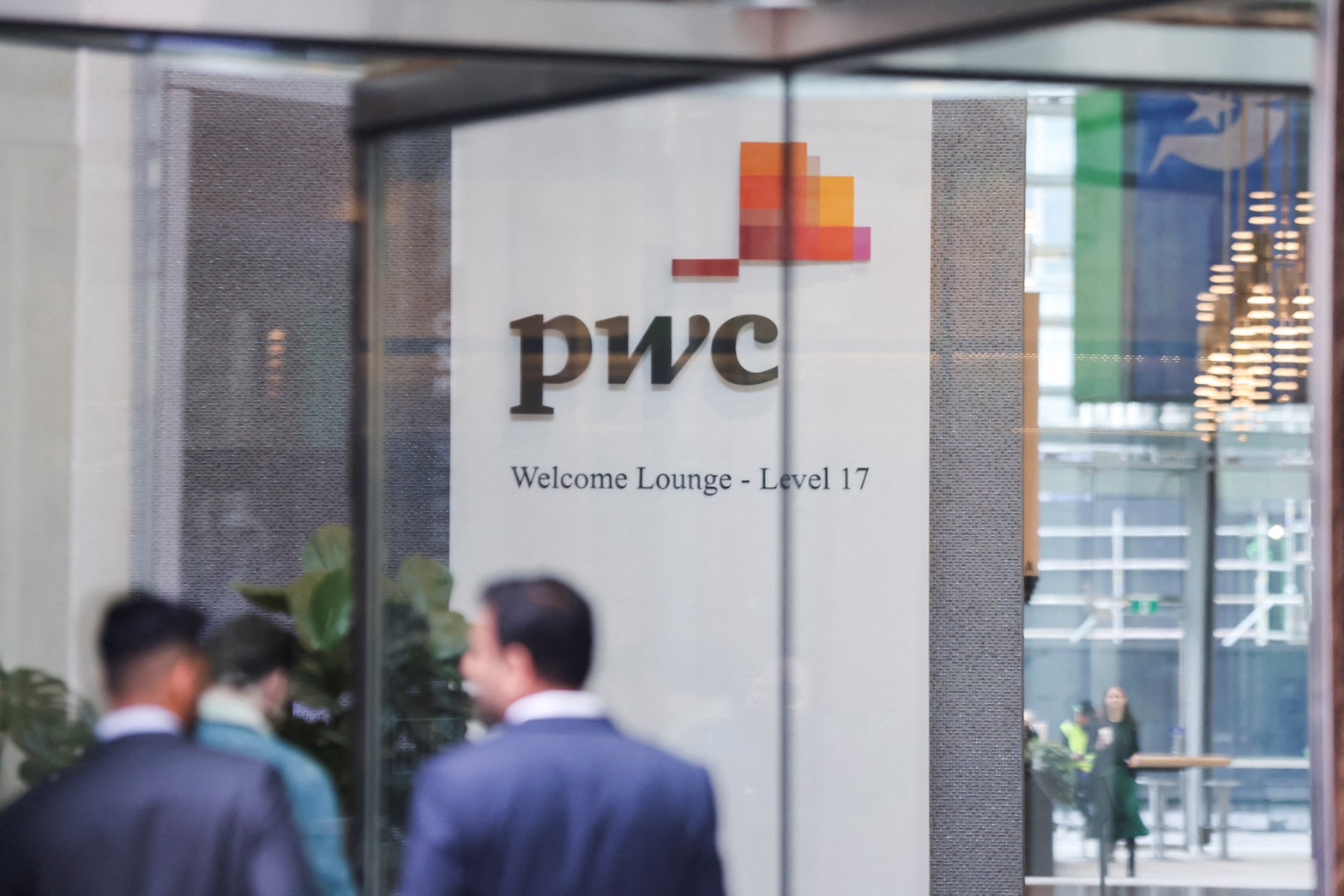 PwC เผย 67% ซีอีโอไทยหวั่นธุรกิจตัวเองไปไม่รอดในทศวรรษหน้า เพราะอะไร