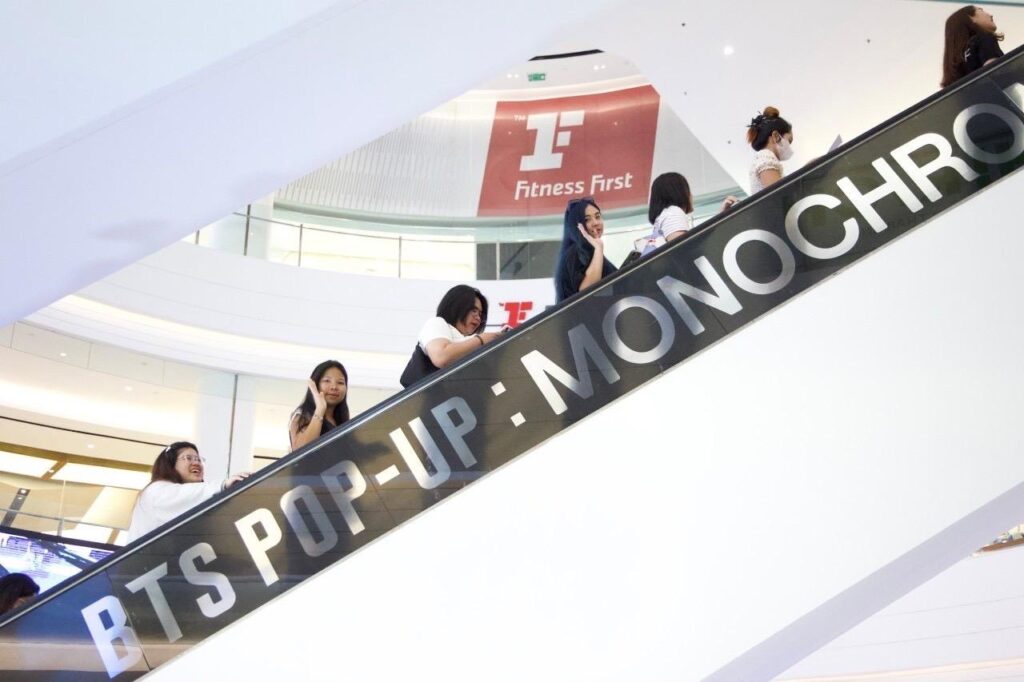แฟนคลับทะลัก "BTS POP-UP : MONOCHROME IN BANGKOK"