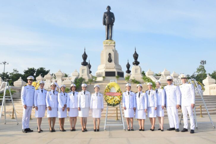 ธอส.ร่วมพิธีวางพวงมาลาถวายบังคมพระบรมราชานุสาวรีย์ ในหลวง ร.9