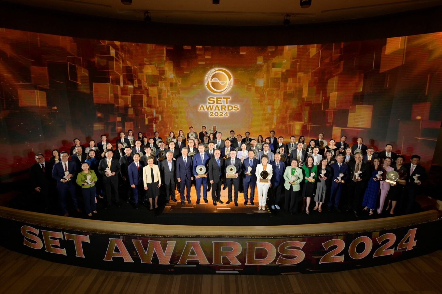 ผู้บริหาร TISCO - BBIK คว้ารางวัล Best CEO ใน SET Awards 2024