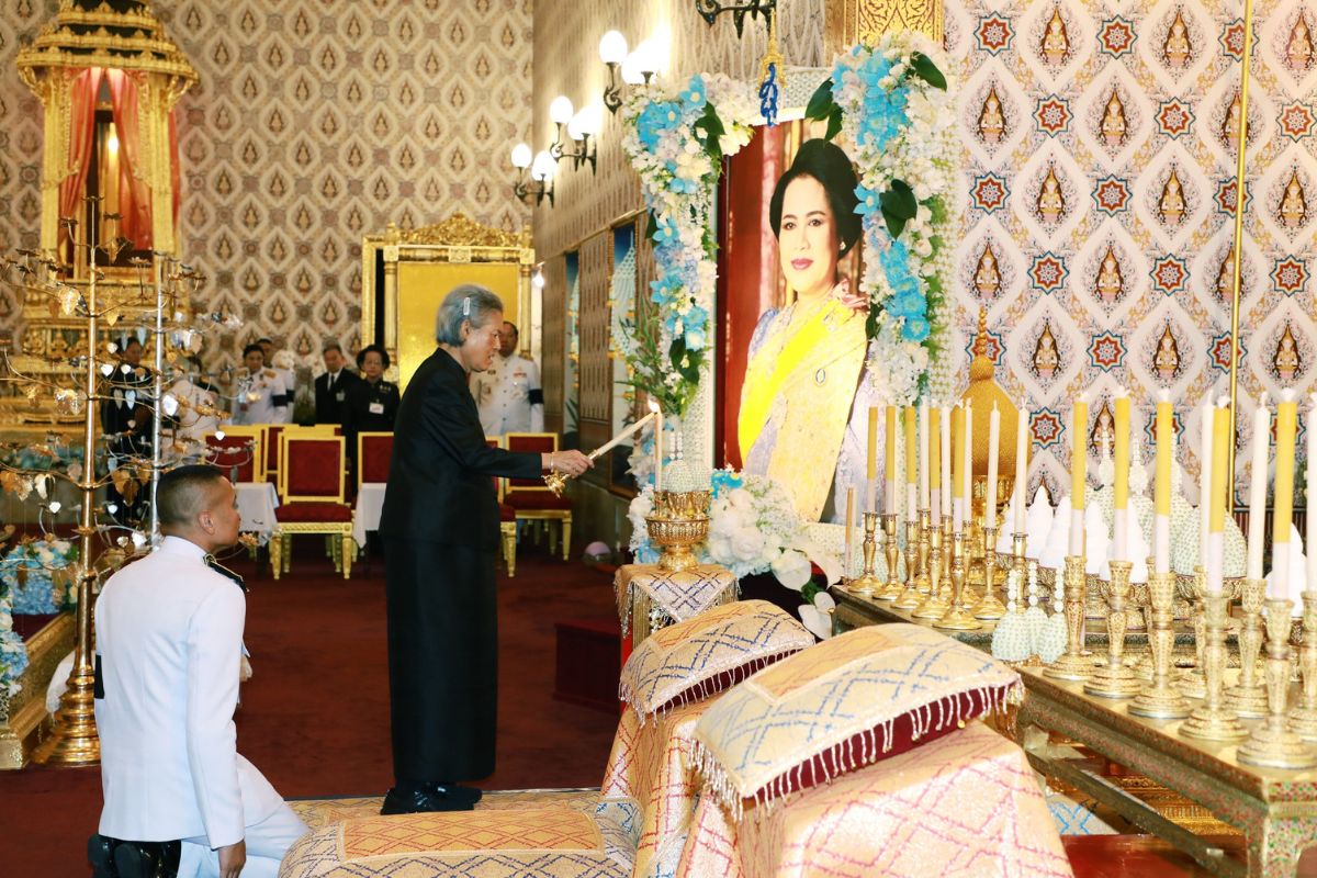 กรมสมเด็จพระเทพ ฯ ทรงบำเพ็ญพระราชกุศลถวายพระบรมศพ "พระบรมราชชนนีพันปีหลวง"